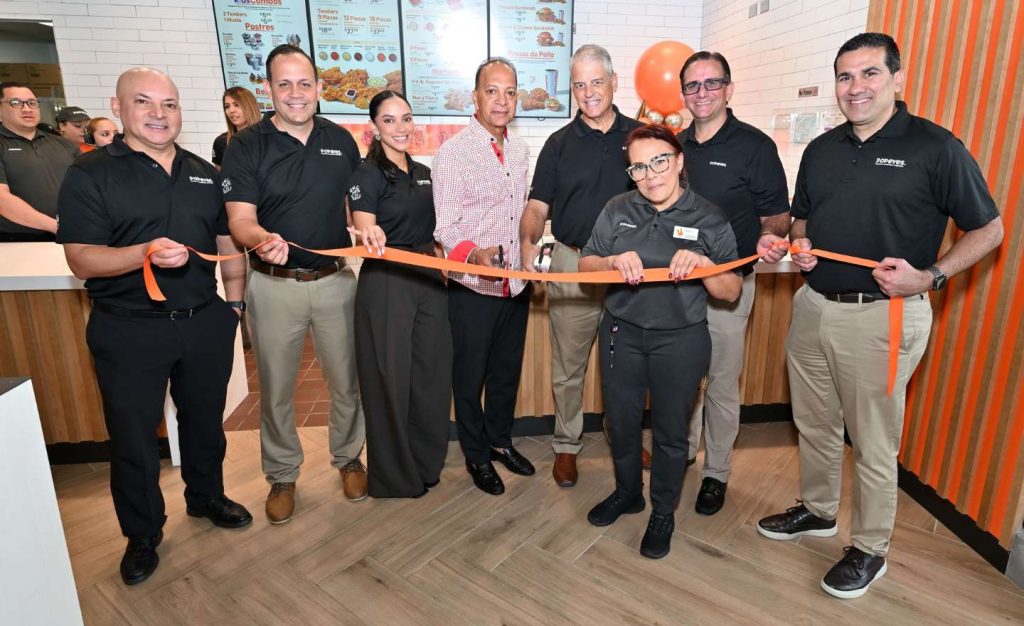 Cadena de restaurantes Popeyes inaugura otro establecimiento