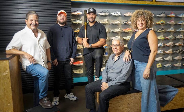 Carlos Beltran y Noah Assad se unen al equipo de Deportes Salvador Colom