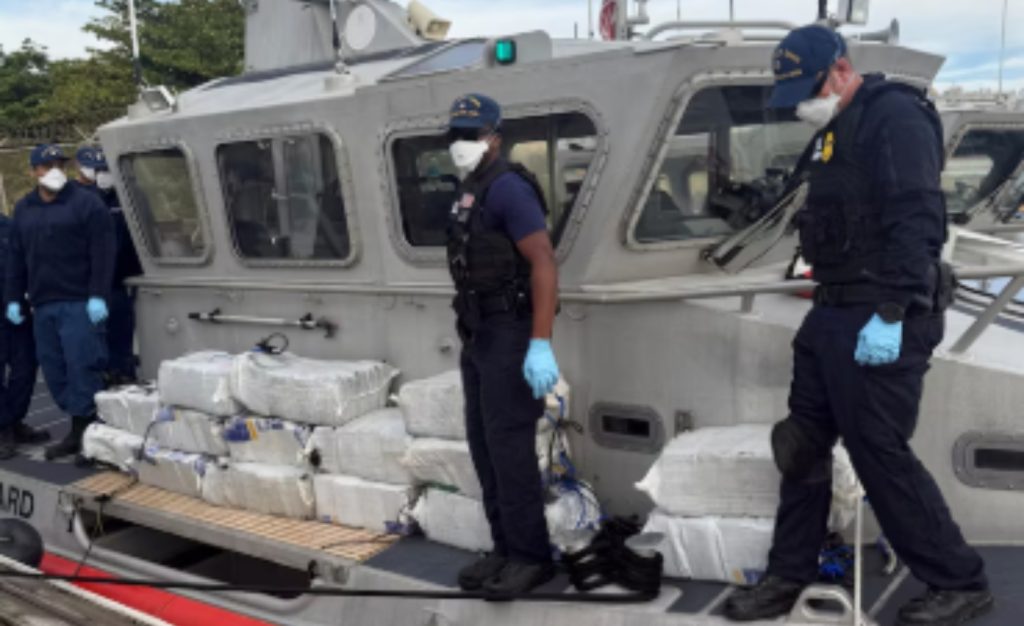 Interceptan embarcación con cocaína al norte de Puerto Rico